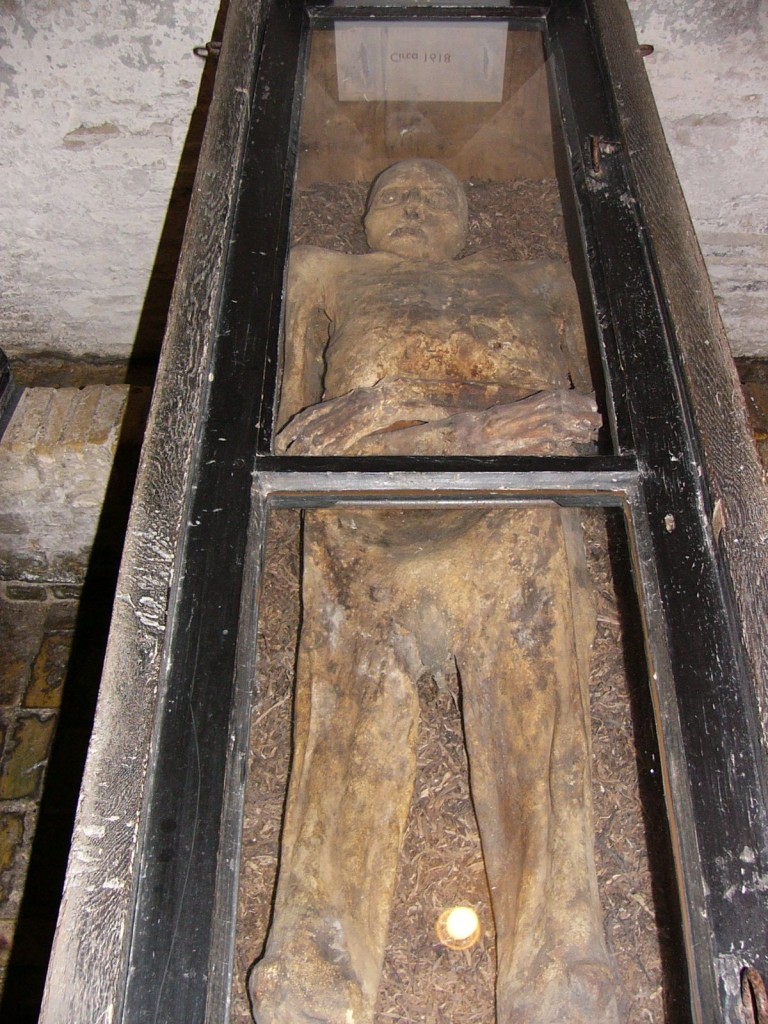 Mumien in Holland Niederlande - Wieuwerd Wiuwert Friesland » Der ...
